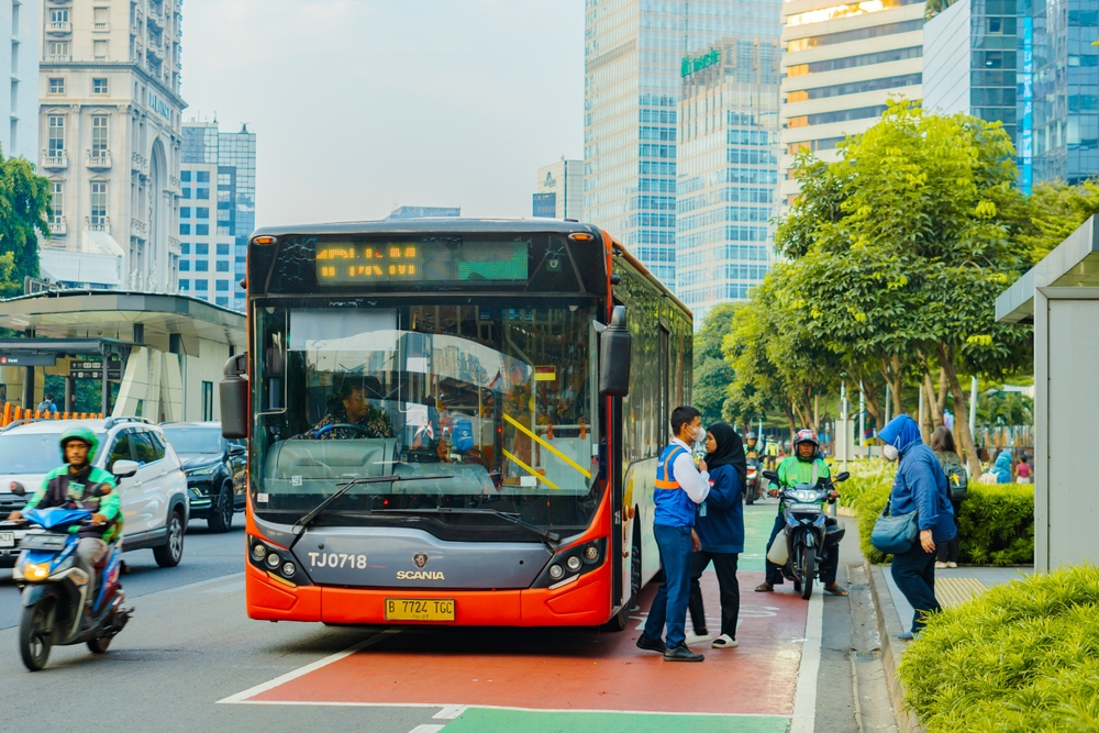 Master Public Transportation Abroad: 2026 Travel Guide